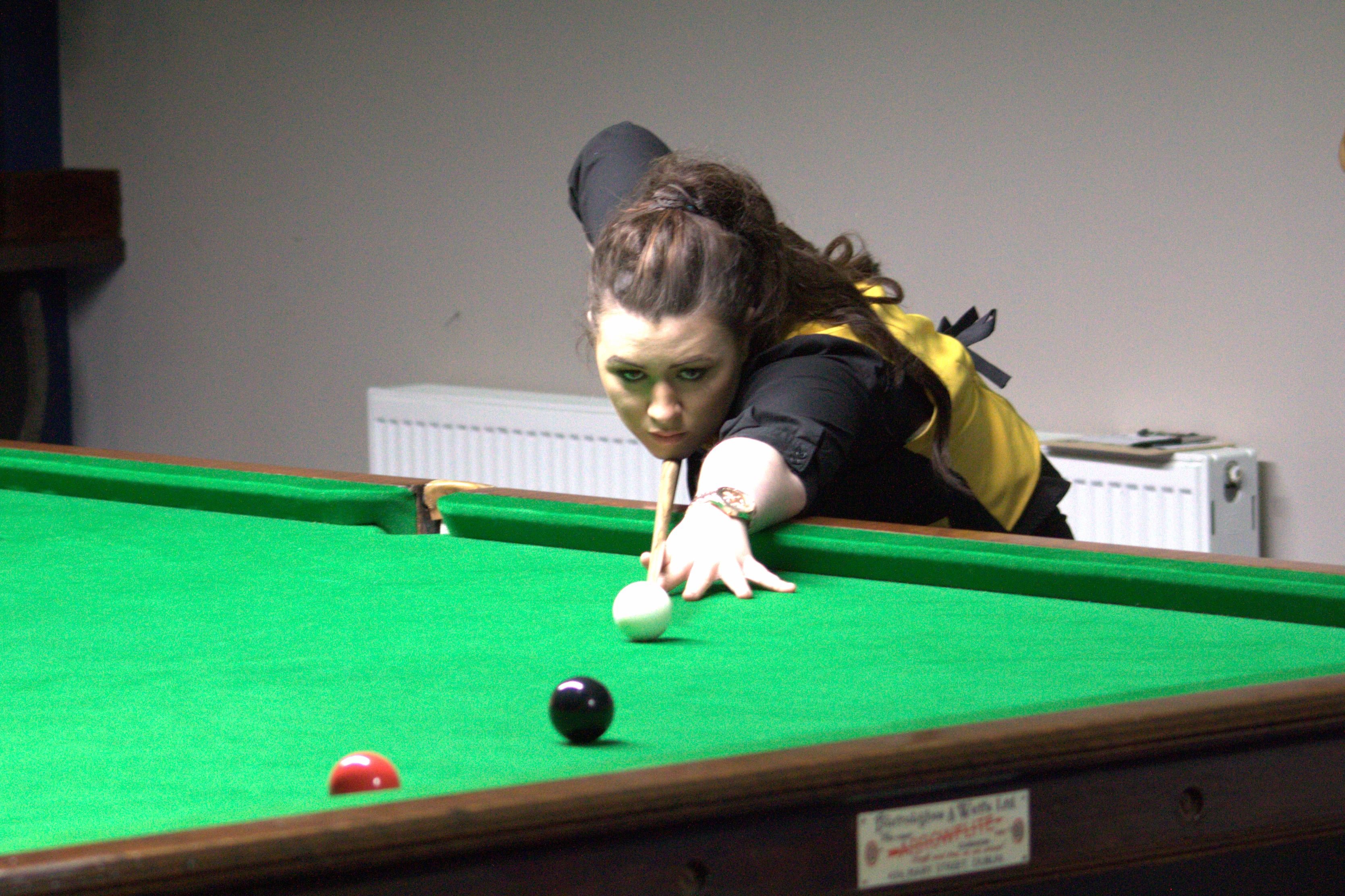 Danielle in action | Republic of Ireland Ladies Snooker Association